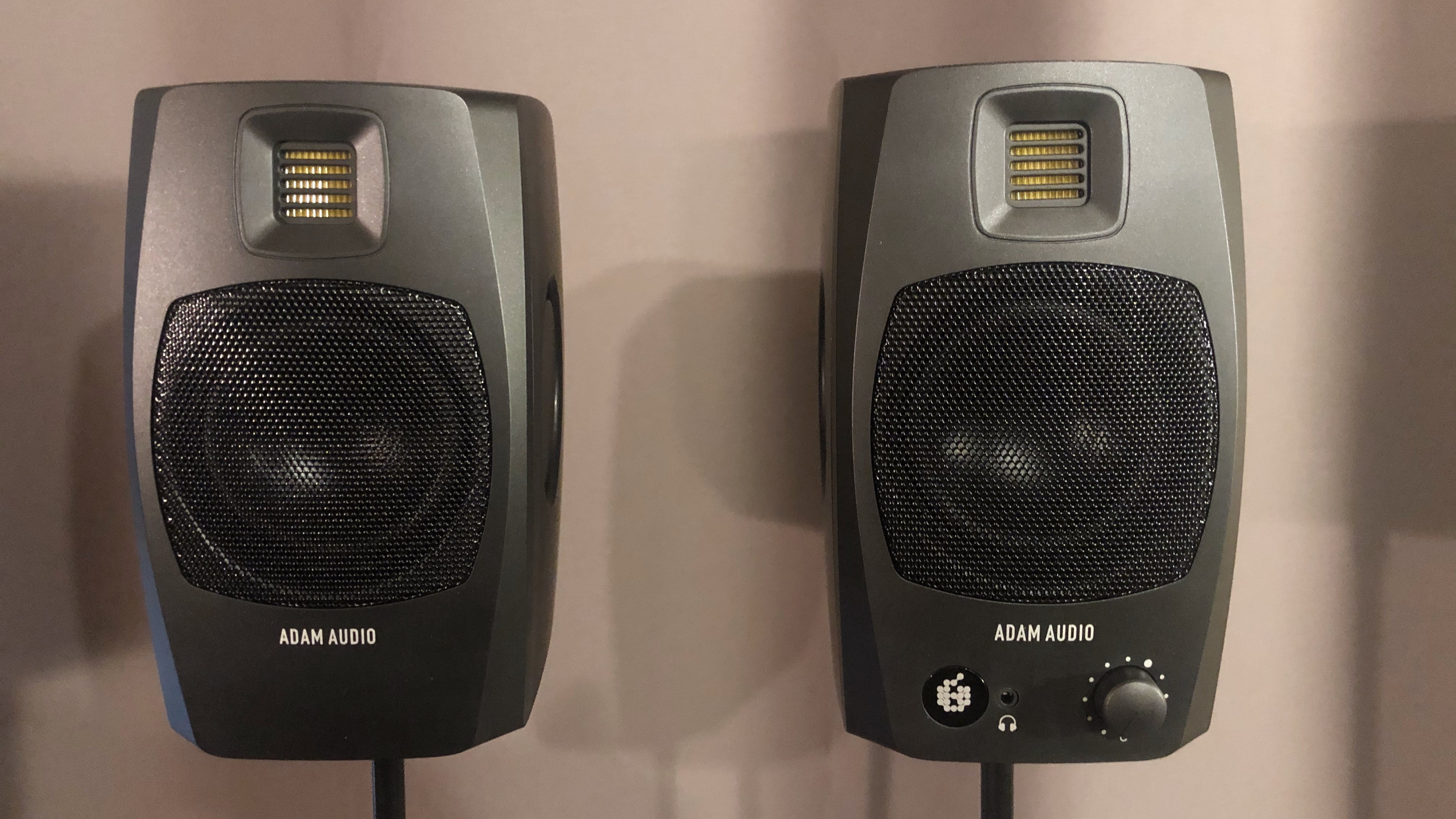 ADAM Audio D3V Review: Compact, Affordable, and Accurate - Audiofanzine