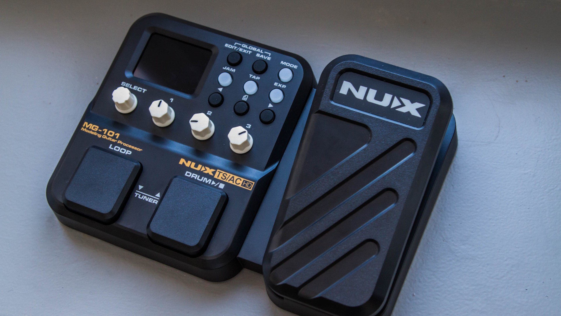 Test et avis sur le pédalier multi-effets nUX MG-101 : ce qu’il faut ...