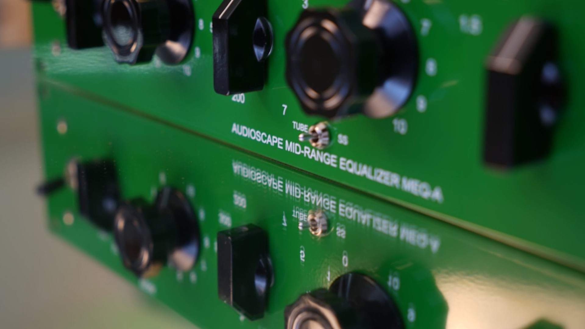 AudioScape lance une édition Emerald du MEQ-A - Audiofanzine
