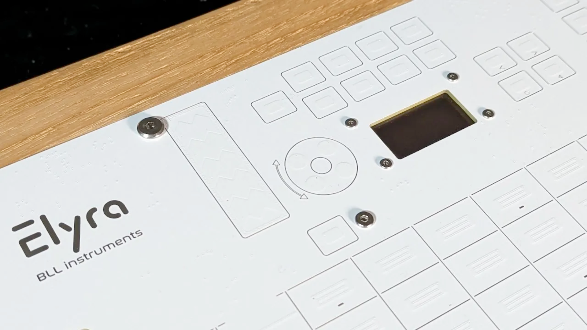 BLL Instruments dévoile son Elyra - Audiofanzine