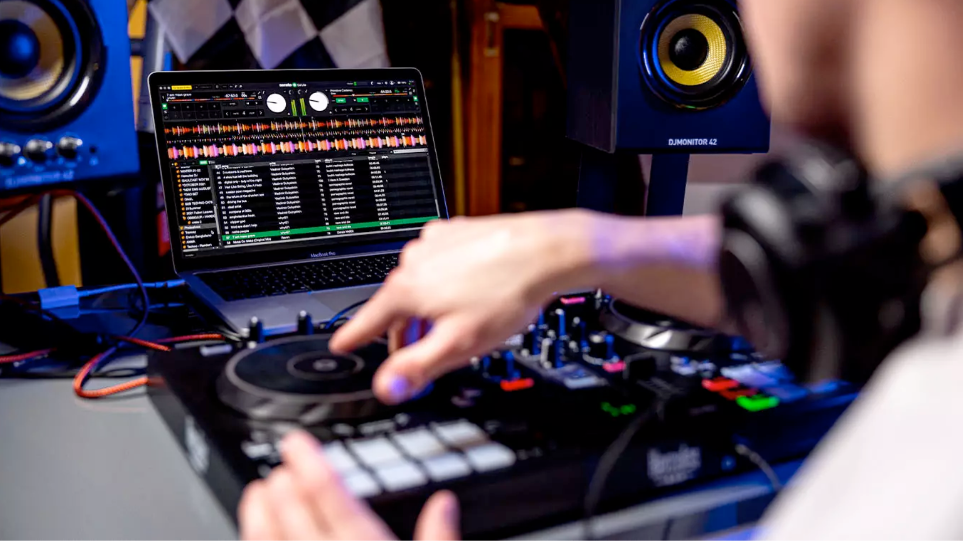 Commencez le DJing avec le DJ Essentials Kit d’Hercules - Audiofanzine