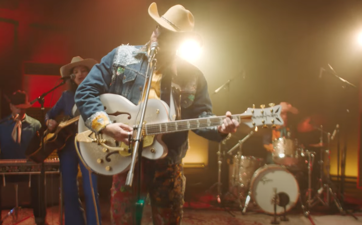 Le musicien de Country Orville Peck a droit à sa Gretsch signature ...