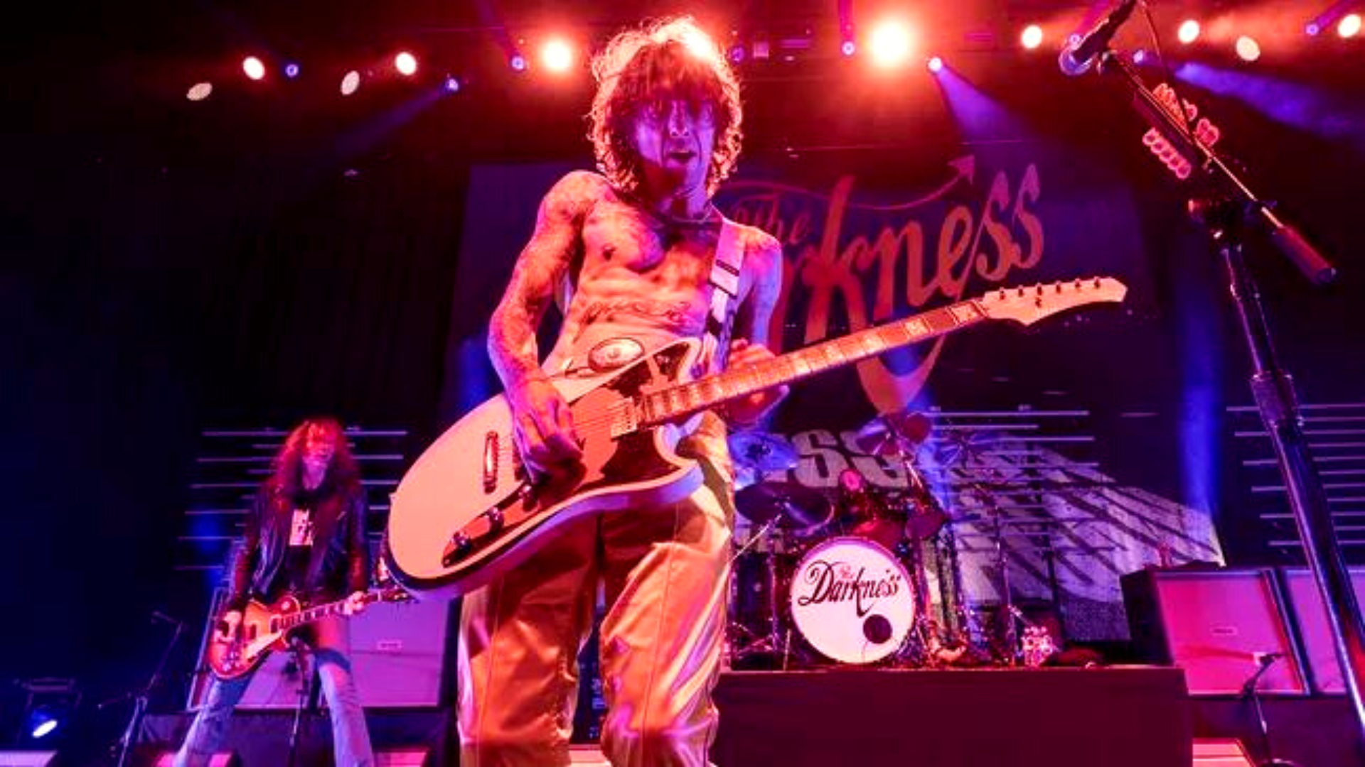 Les frères Hawkins du groupe The Darkness lancent leur marque ...