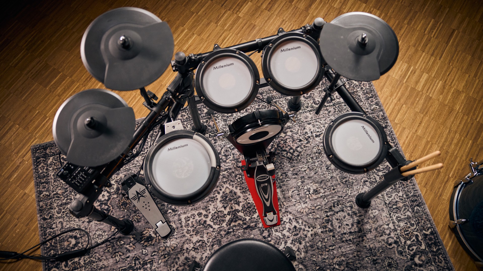 Millenium présente le MPS-350 E-Drum Set - Audiofanzine