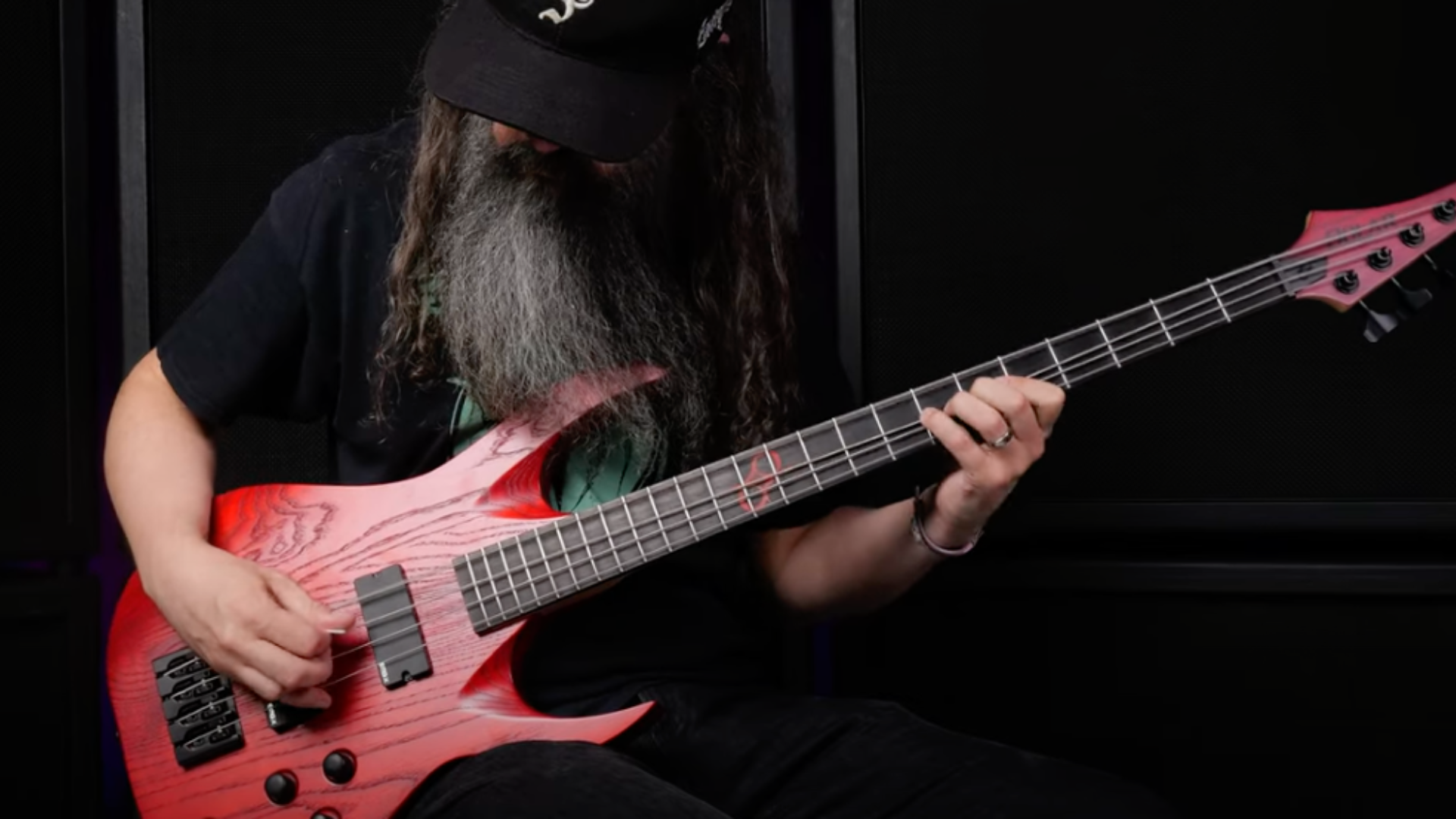 Solar Guitars dévoile deux nouvelles basses - Audiofanzine