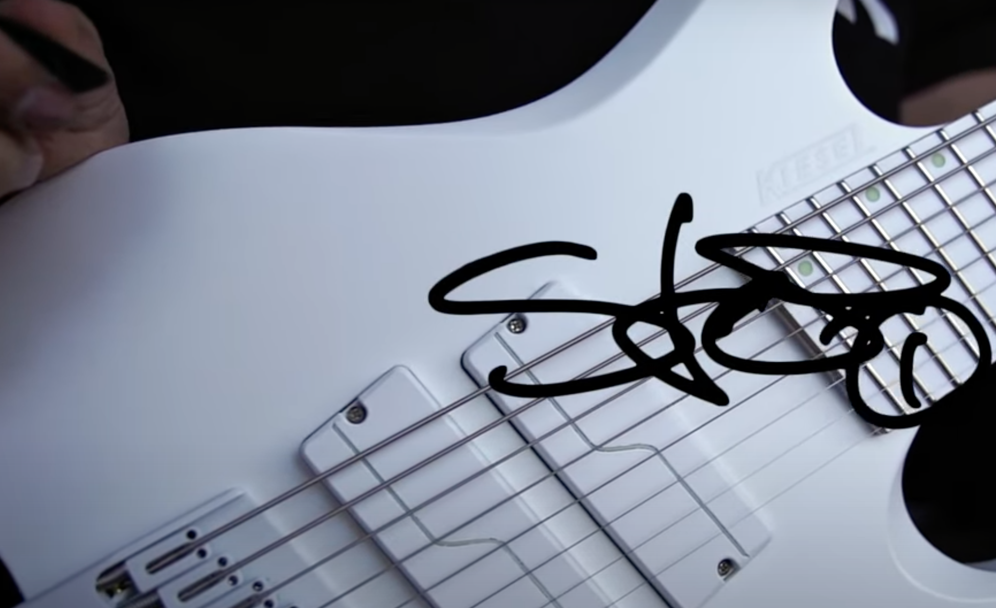Stephen Carpenter a un nouveau modèle signature chez Kiesel - Audiofanzine