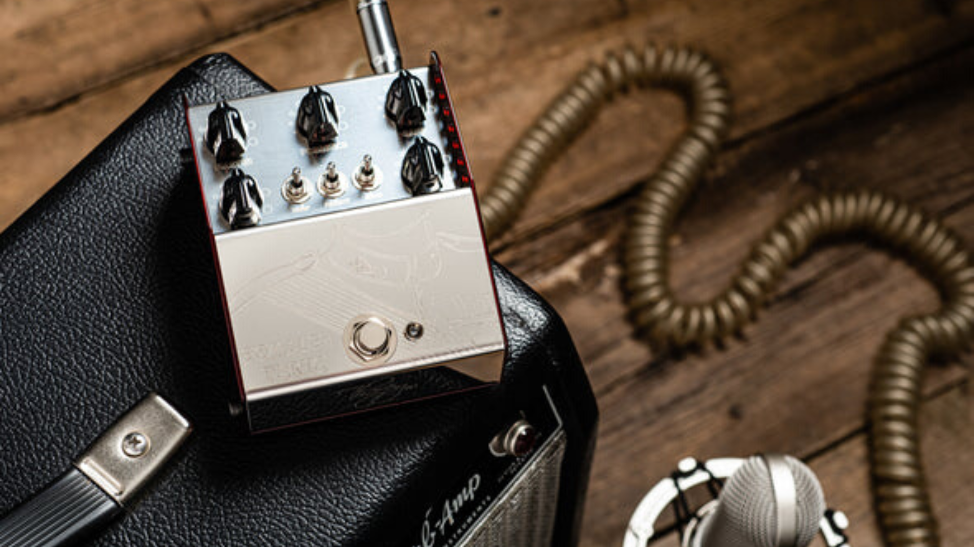 Thorpy FX lance la Scarlet Tunic Analog Amp Emulator - Audiofanzine
