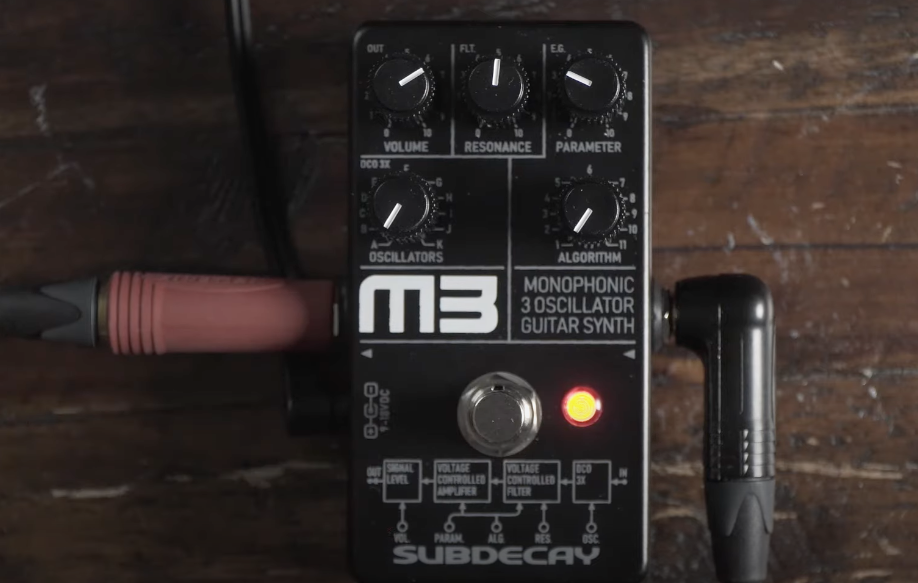 Subdecay M3 3 oscillator monophonic guitar synthesizer - Audiofanzine