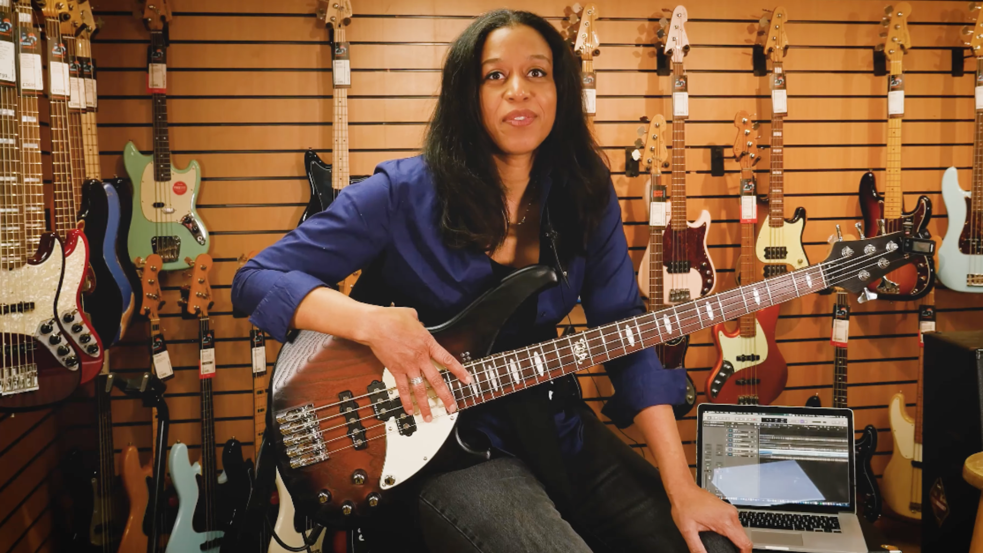 Yolanda Charles a droit à une basse signature chez Sandberg - Audiofanzine