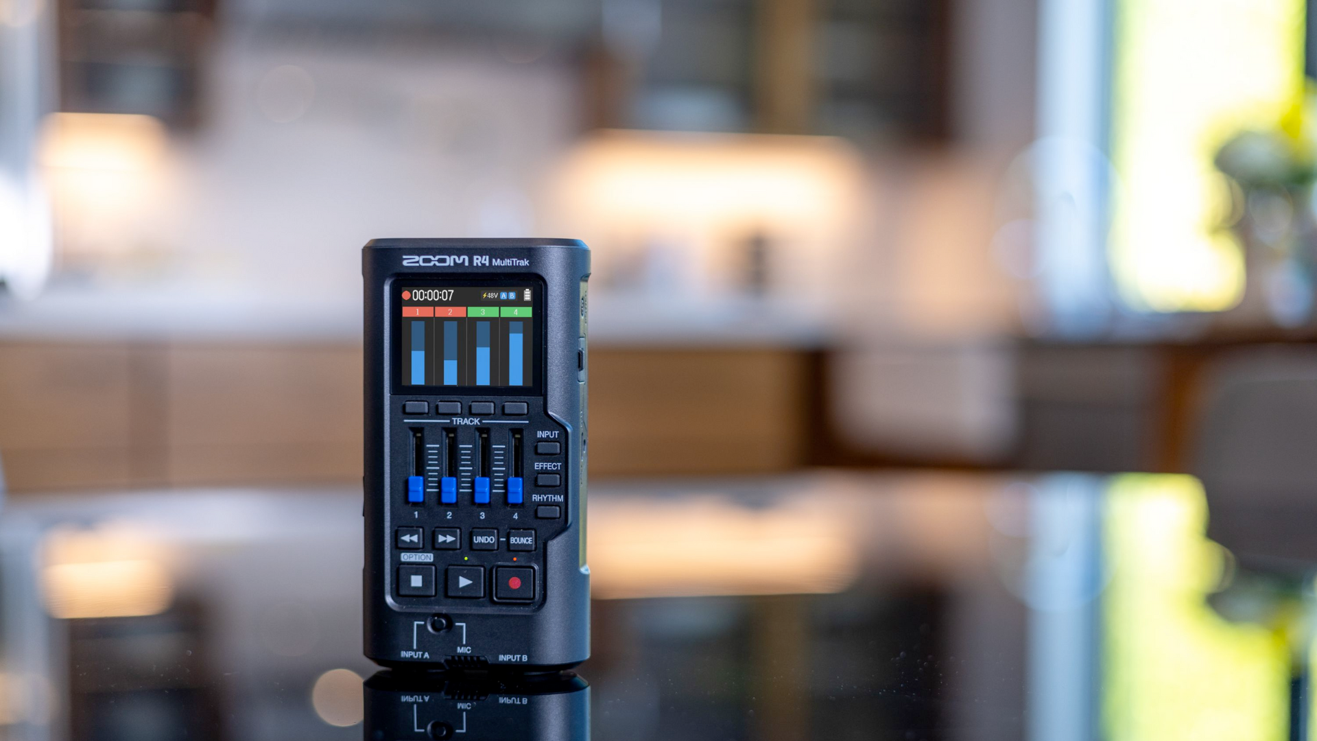 Zoom dévoile le R4 - Audiofanzine