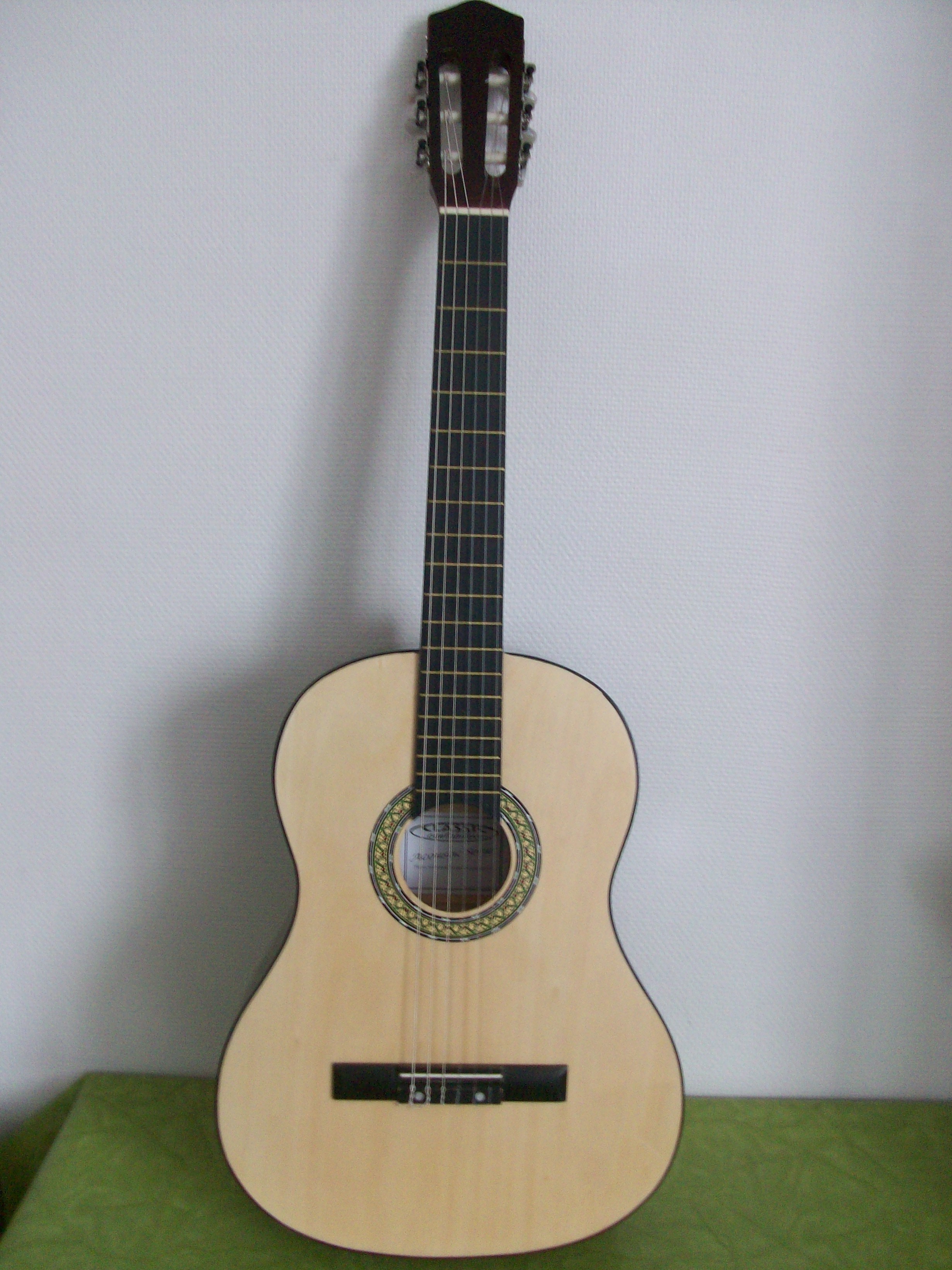 Classical Guitar - Classic Cantabile Classical Guitar - Audiofanzine