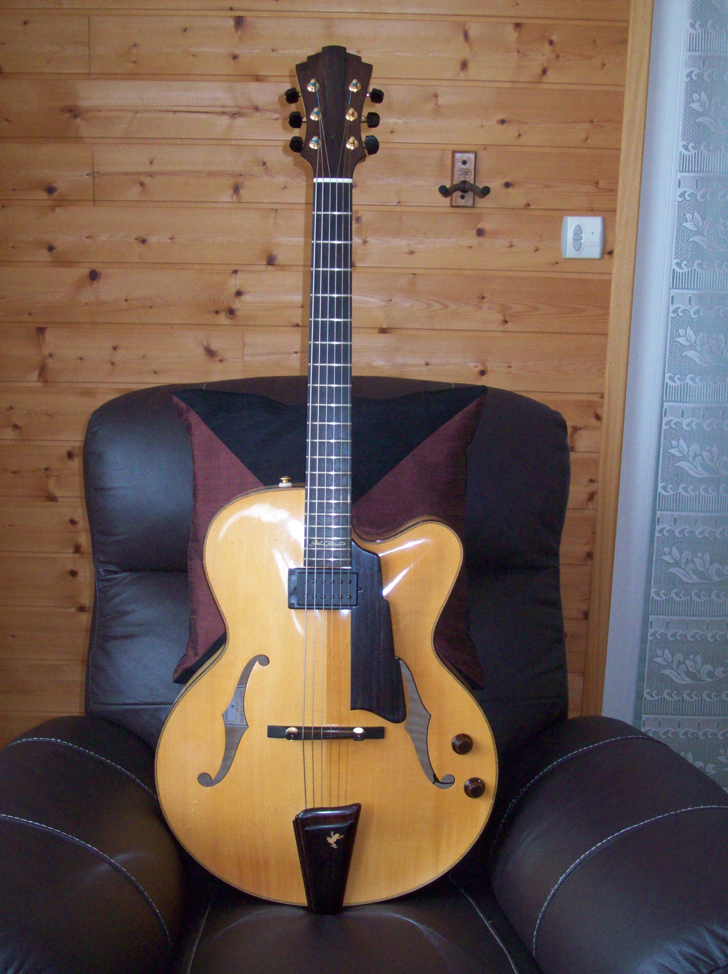 Photos et images Eastman John Pisano 880 - Audiofanzine