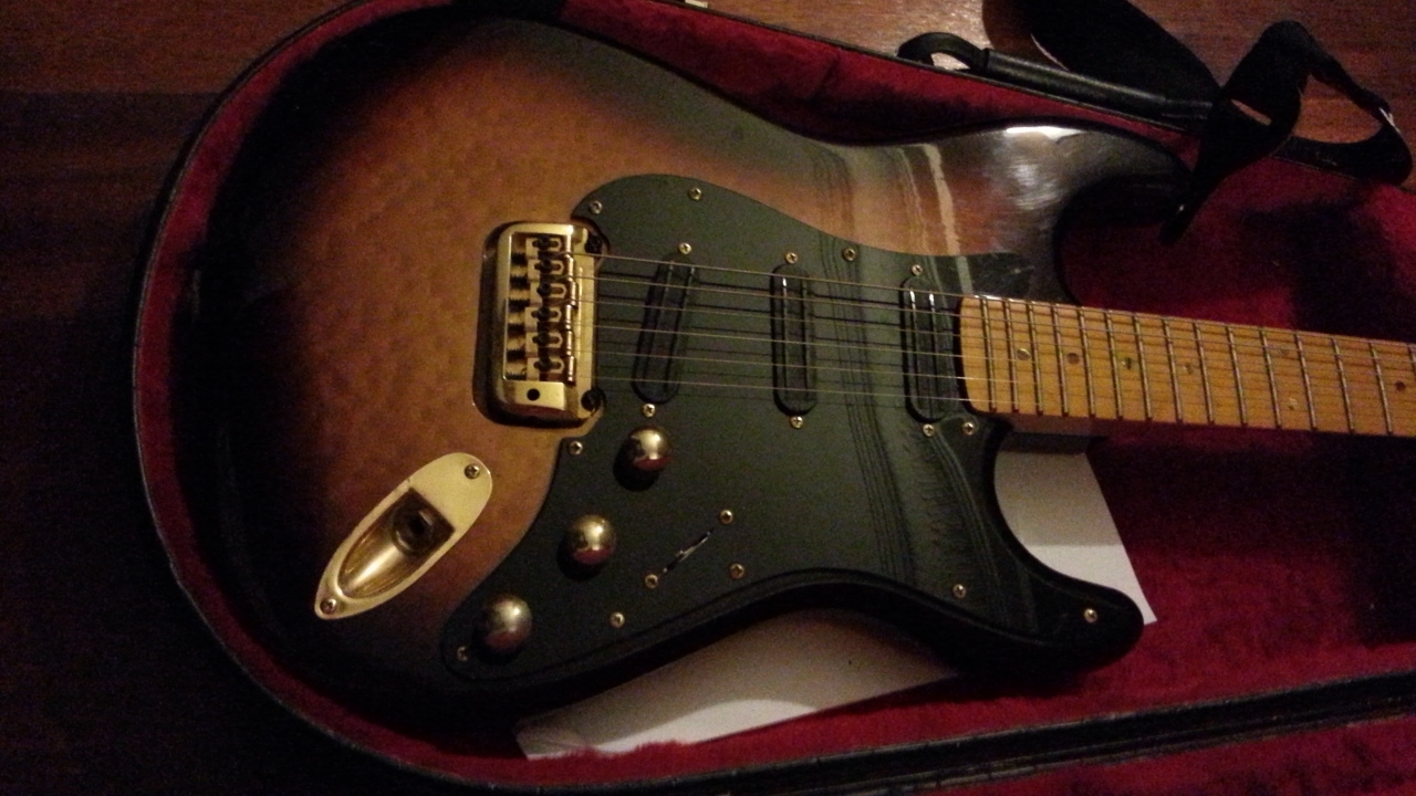 super strat HHH - Fenix by Young Chang super strat HHH - Audiofanzine