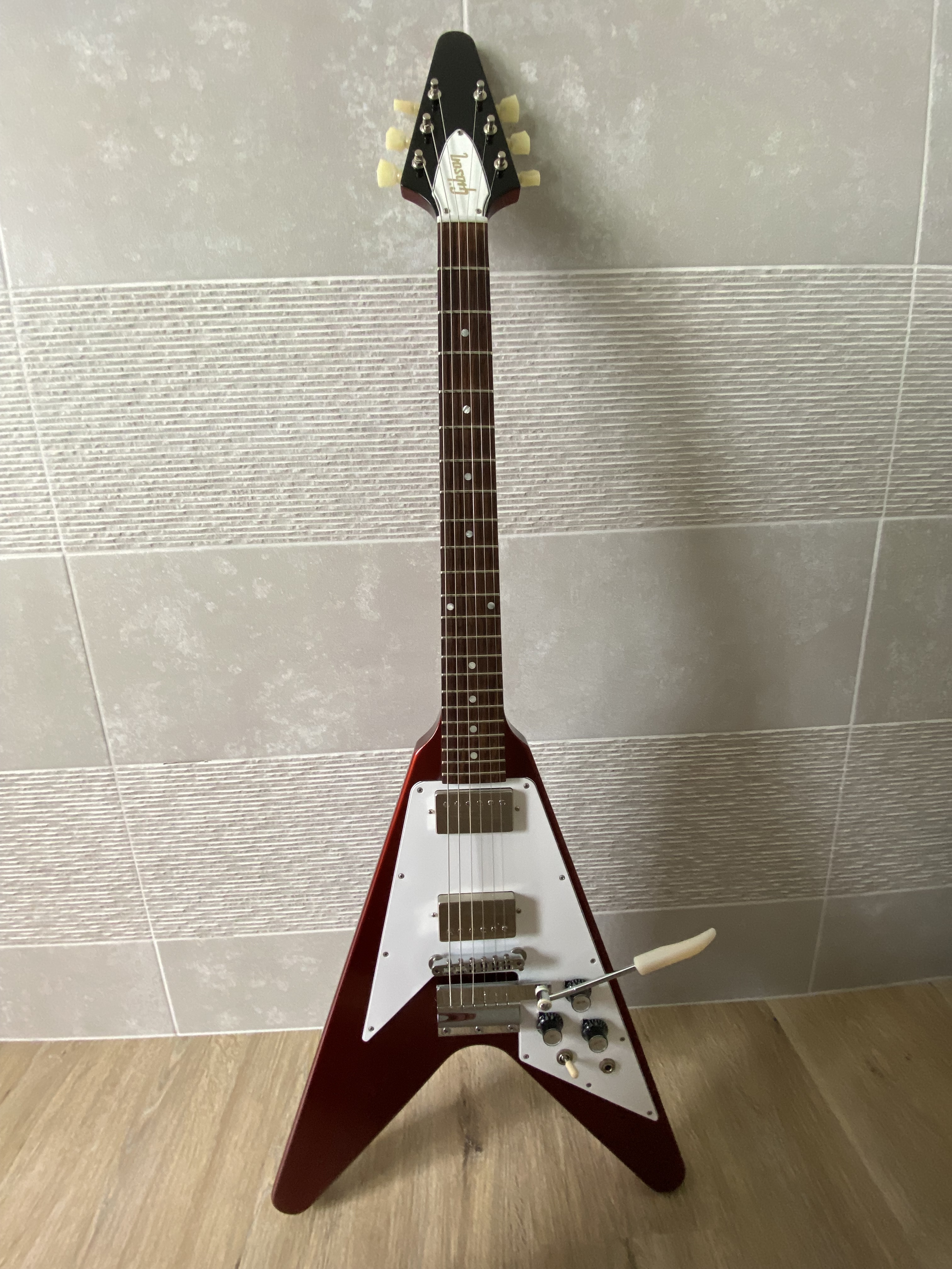Custom Shop Flying V 67 Reissue Vibrola Gibson - Audiofanzine