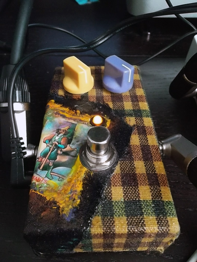 Fuzz Phrase CUSTOM SHOP By Deniz Jam Pedals Audiofanzine fuzz-phrase-custom-shop-by-deniz-jam-pedals-audiofanzine