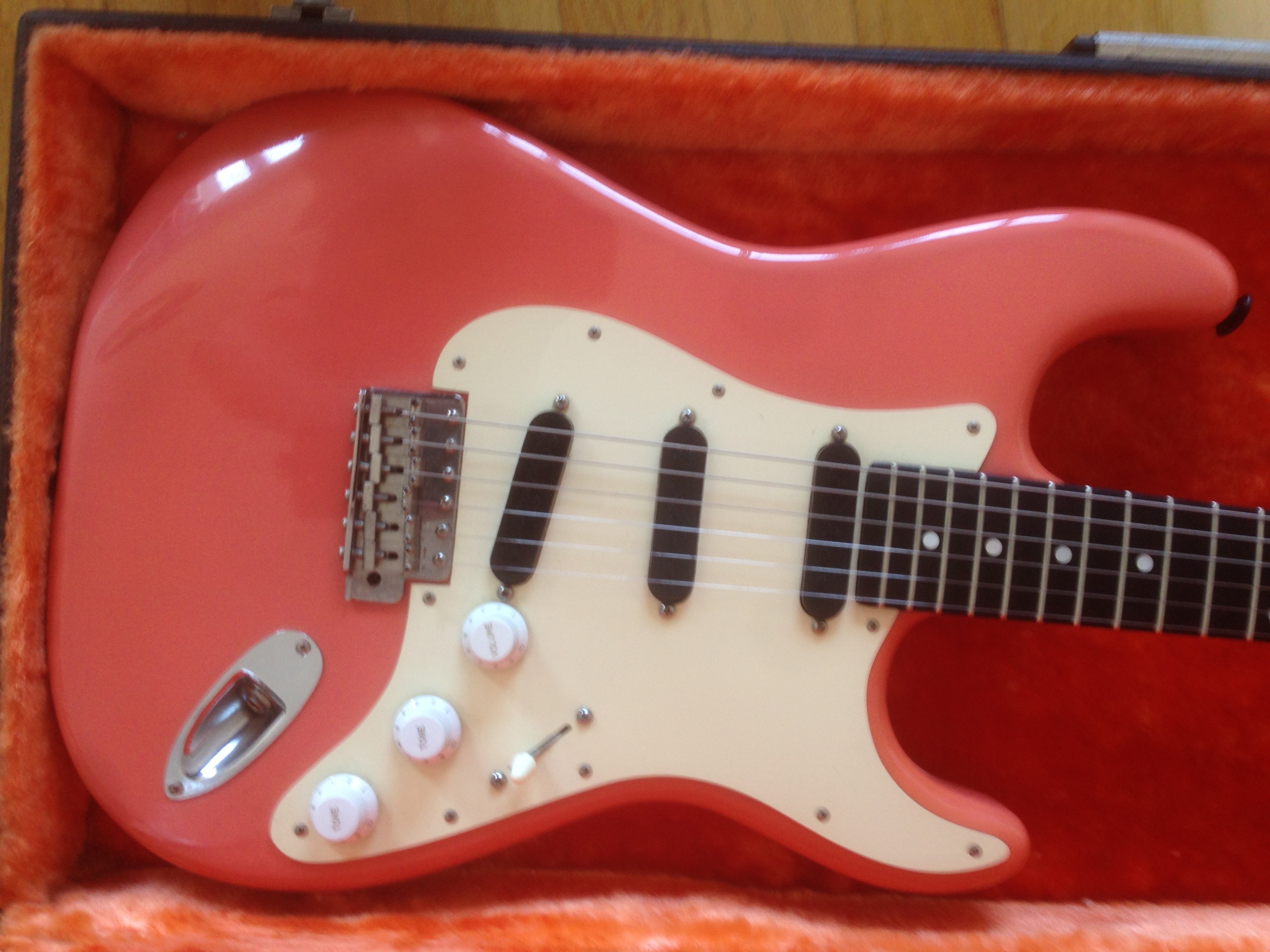 Black knife Stratocaster Modulus Guitars - Audiofanzine