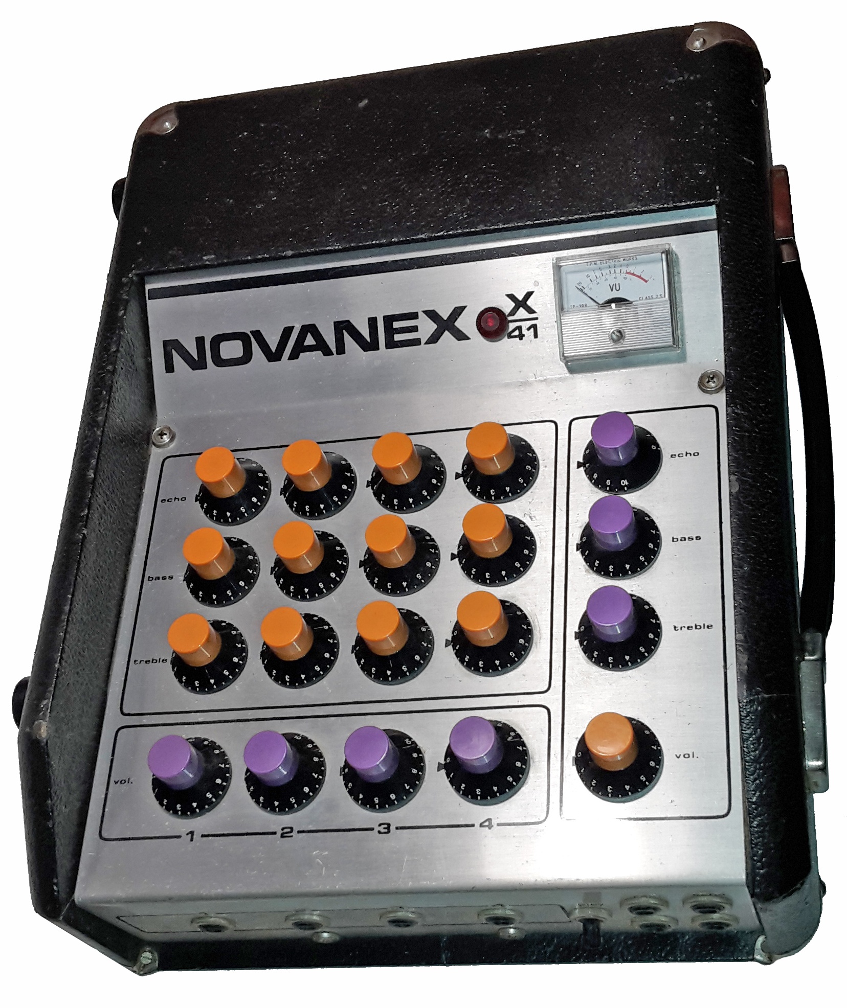 Correct pour un ou deux artistes - Avis Novanex X41 - Audiofanzine