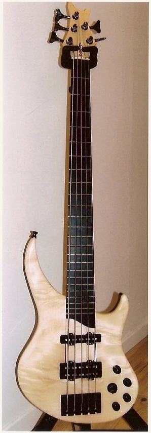 Basse 5 Cordes active - Querey Guitars Basse 5 Cordes active - Audiofanzine