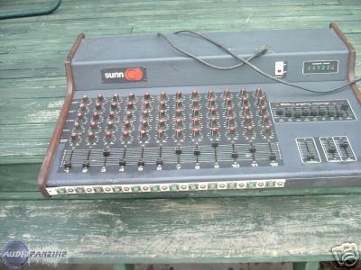 Pictures and images Sunn console amplifier - Audiofanzine