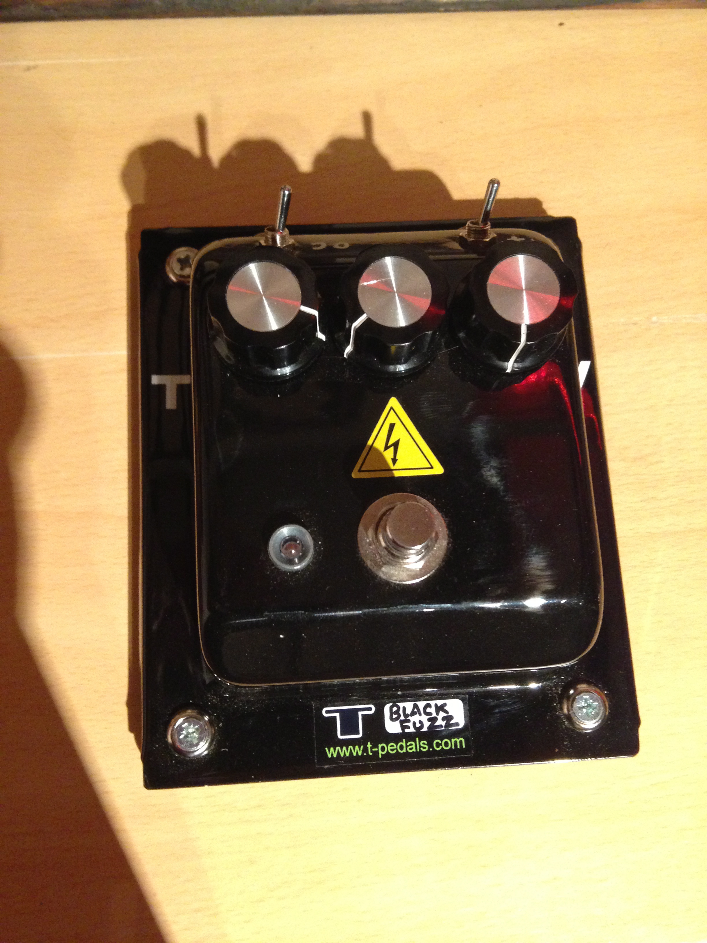 BLACK FUZZ - T Pedals Black Fuzz - Audiofanzine